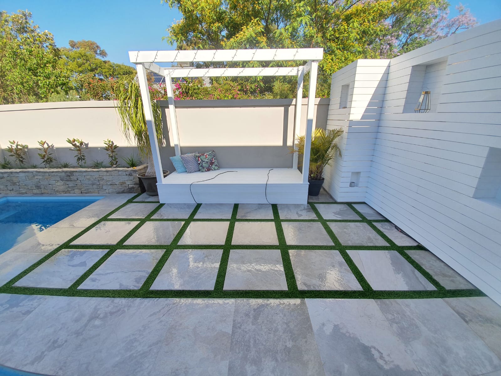 Perfectly Installed Synthetic Lawns | PAG Experts - No Lumps, Just Lush ...